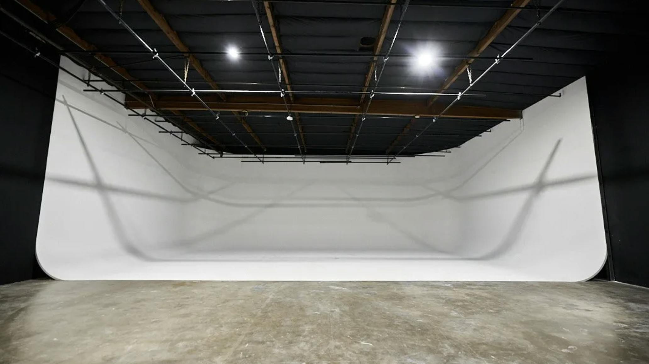Void Studios Stage 2 - Private Home for Rent in Los Angeles - Swimply